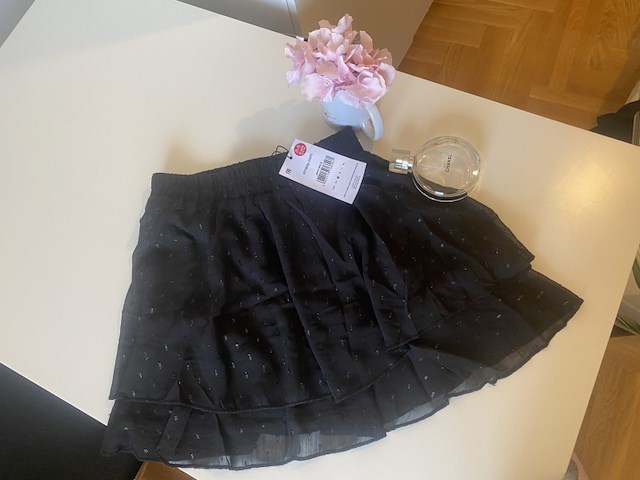 Sinsay suknja crna  velicina S nova sa etiketom poluobi