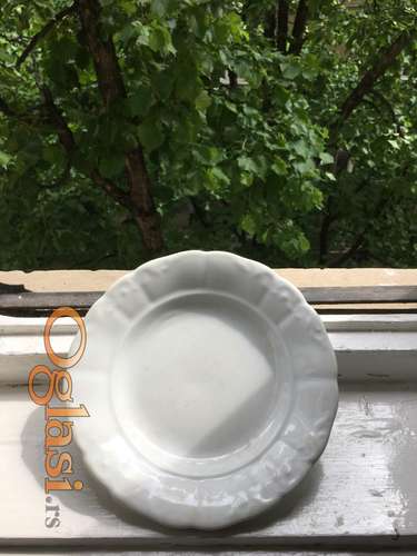 Beli tanjir od ceskog porcelana