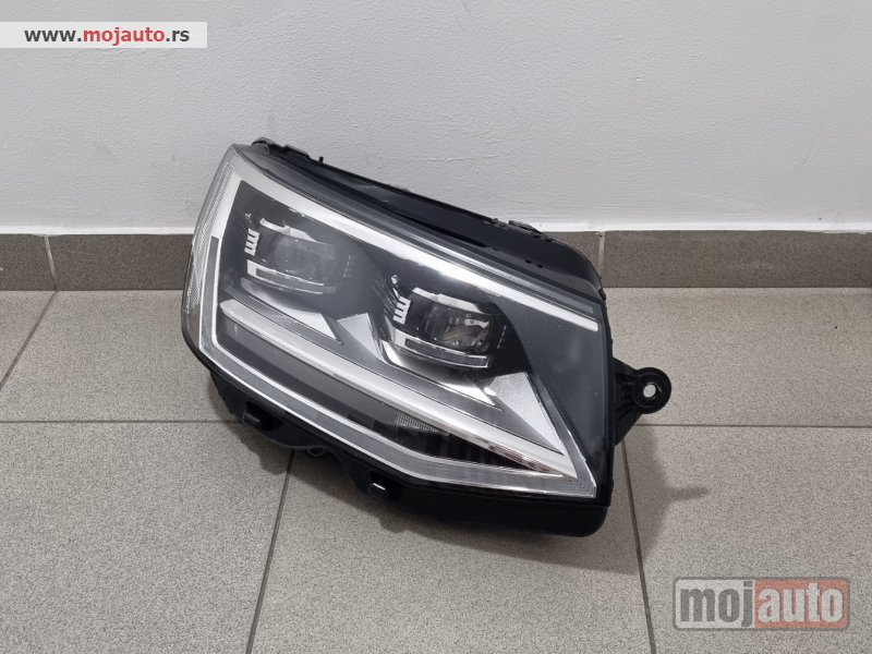 Vw Multivan / Caravelle / T6 / 2015-2020 / Desni far / Full LED / ORIGINAL