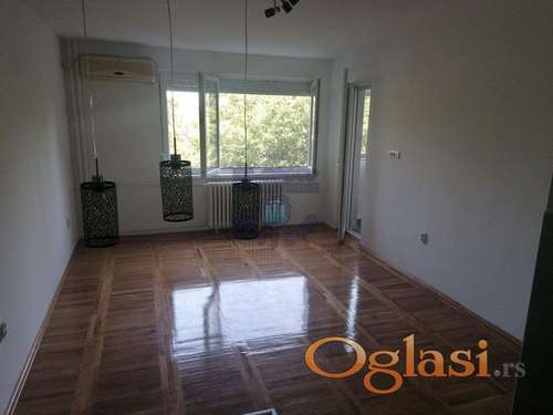 Komforan-kompletno renoviran jednoiposoban stan-Avijacija !