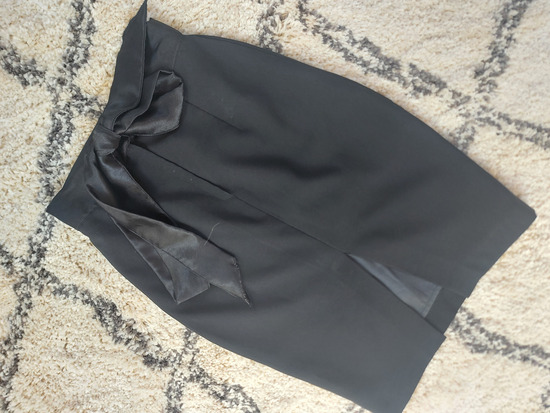 Crna suknja sa masnom