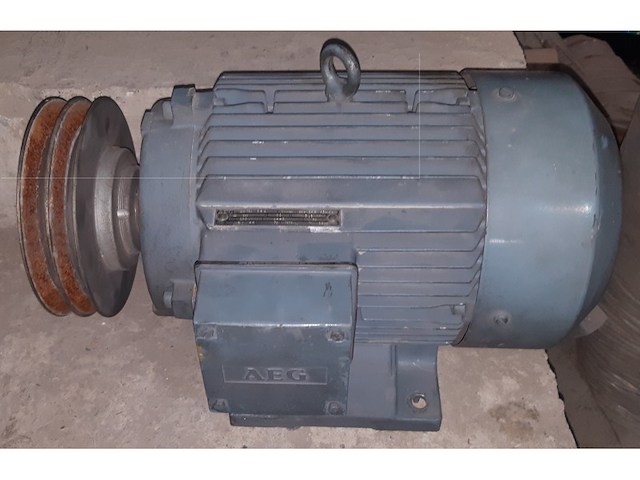 Elektromotor 5.5kW 1445 obr sa remenicom