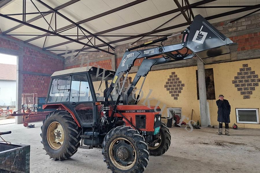 UTOVARIVAC PRED.ZA STAJNJAK TUR-2B Zetor 7245 700kg Dzojstik