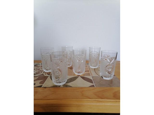 Kristalne čaše za vodu