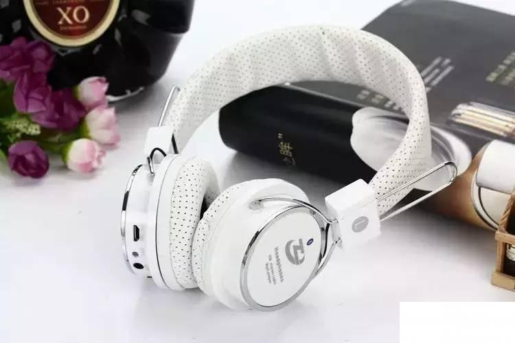 Bluetooth slušalice B-05 bele