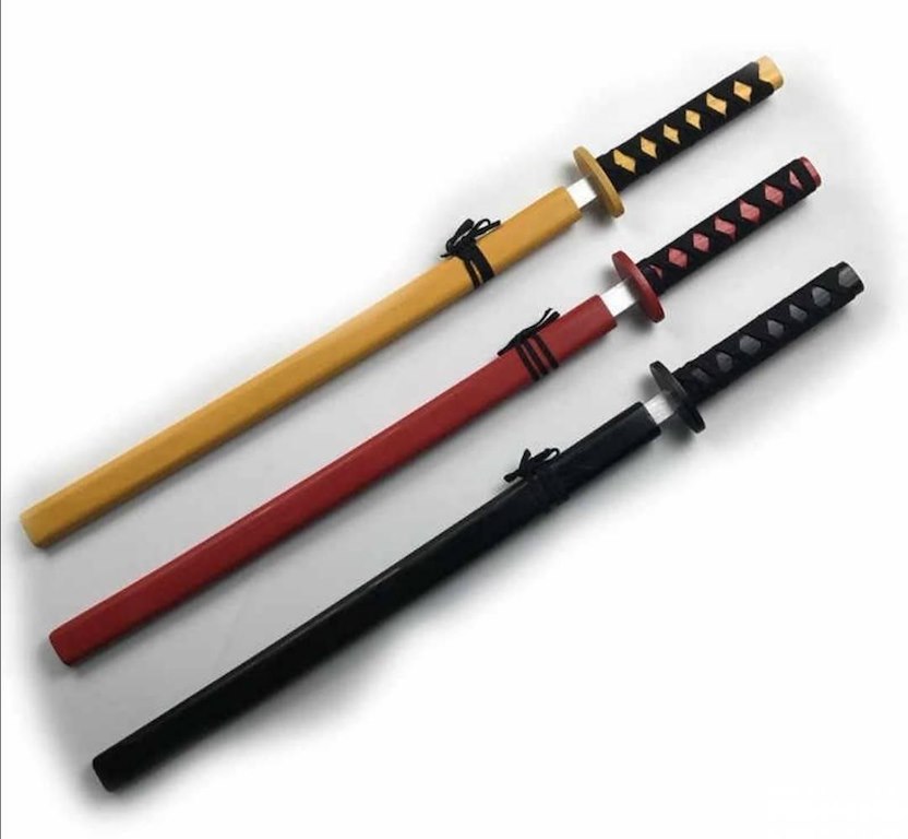Drveni mač katana u više boja Drveni mač katana u više boja