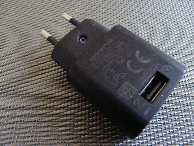 OLYMPUS F-2AC punjač bez USB kabla