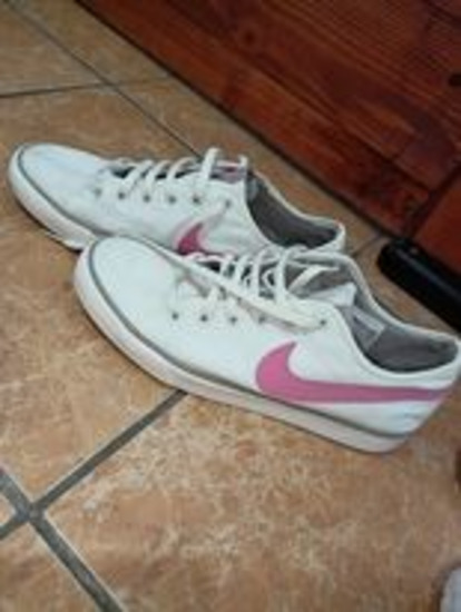 Nove Nike patike 38