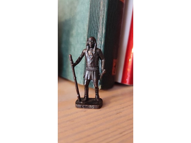 metalna figurica Chato