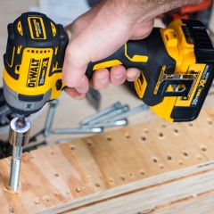 DeWALT Aku. udarni odvijač 18V DCF887N