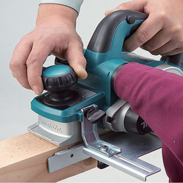 Makita Jednoručno rende 850W 82mm, KP0810