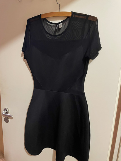 Crna leprsava haljina