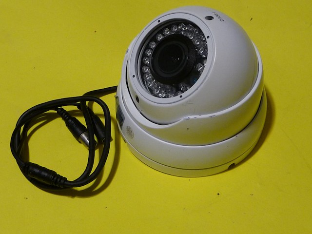 Analogna kamera sa variofokalnim objektivom 2,8-12mm