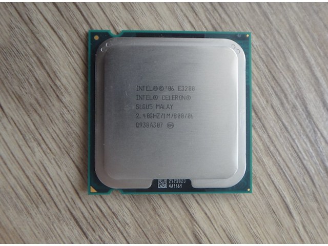Intel Celeron E3200 DualCore [2x2.4Ghz] socket 775