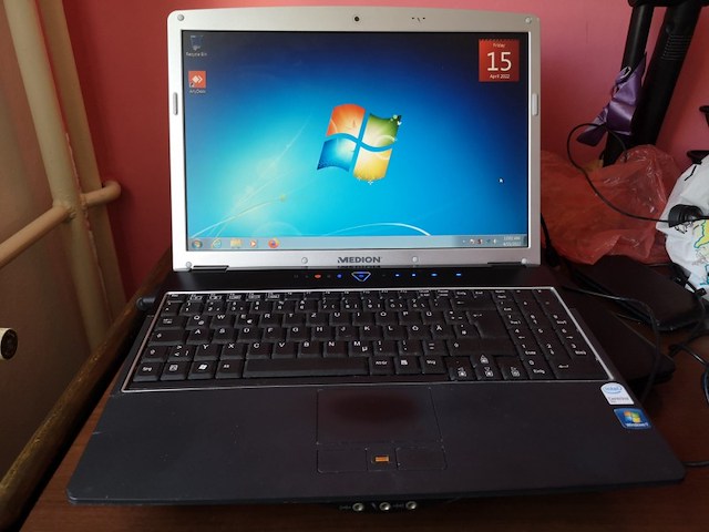 Laptop MEDION AKOYA RAM 3GB, HDD 500GB komplet u torbi