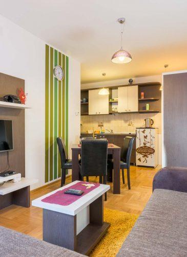 APARTMAN NA ZLATIBORU LUX -NOSTRO NIDO
O SMEŠTAJUApartman NN Lux | Zlatibor smeštaj
Apartman NN Lux Zlatibor smeštaj je kakav gosti mogu da požele, a ostali apartmani na Zlatiboru samo da zavide...
