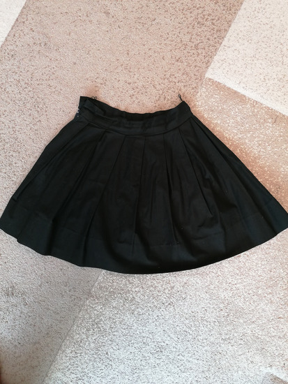 Kratka crna suknjica