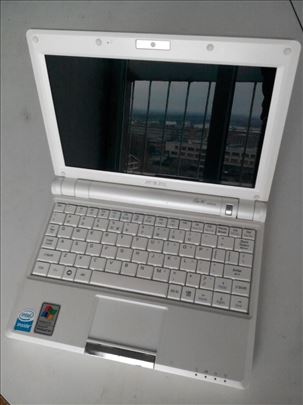Asus Eee PC 900 sa SSD-om, 960 grama težak