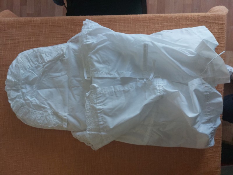 jastuk za iznosenje novorodjene bebe