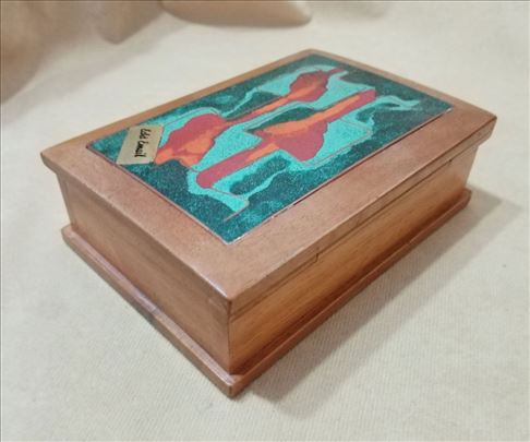 Drvena kutija sa emajlom na poklopcu