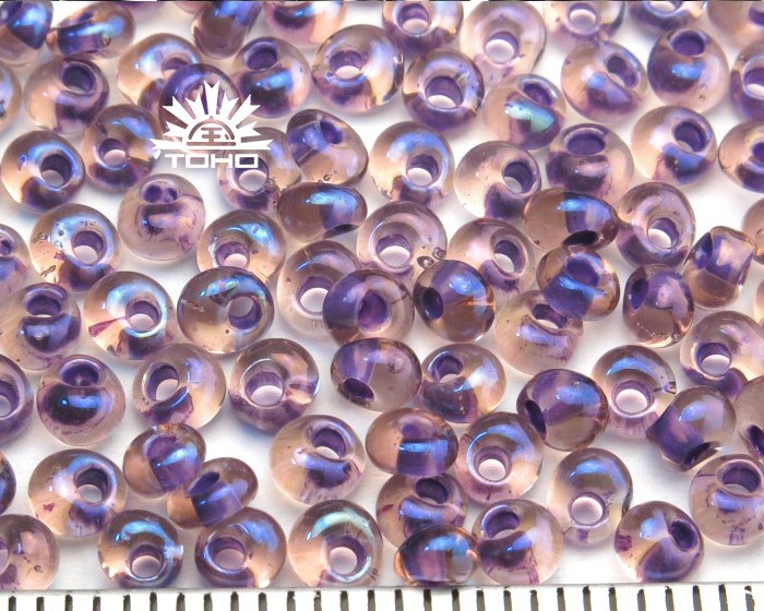 TM-03-928 Magatama 3mm Rainbow Rosaline Opaque Purple Lined (5gr)