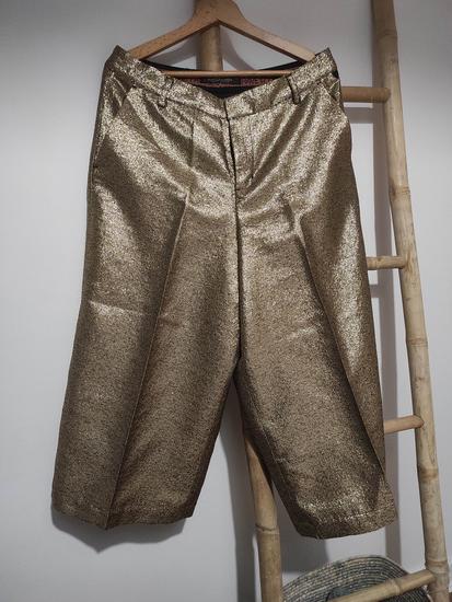 Zlatne tri četvrt pantalone