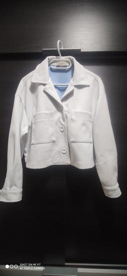 Kratka bela jakna