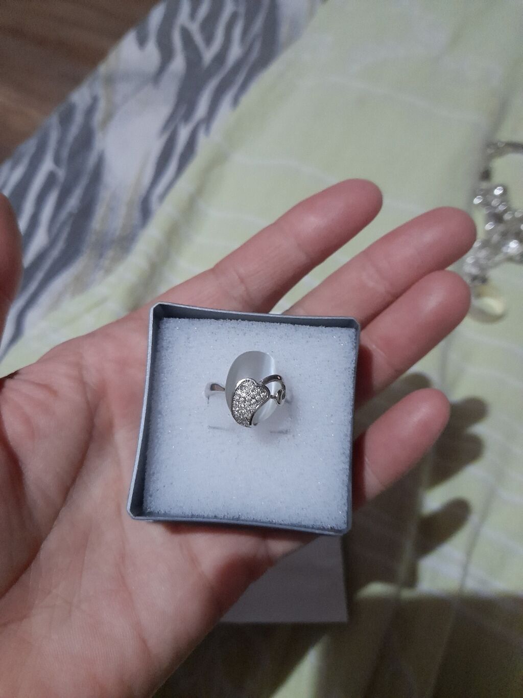 Srebrni prsten na prodaju. čisto srebro. 1350 dinara
