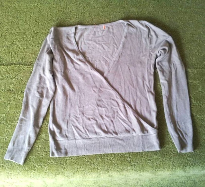 Bluza na preklop Maslinasto zelena bluza na preklop, jako lepo stoji