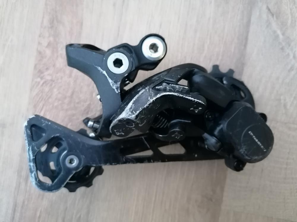 Zadnji menjač Shimano Deore XT RD-M8000 11s