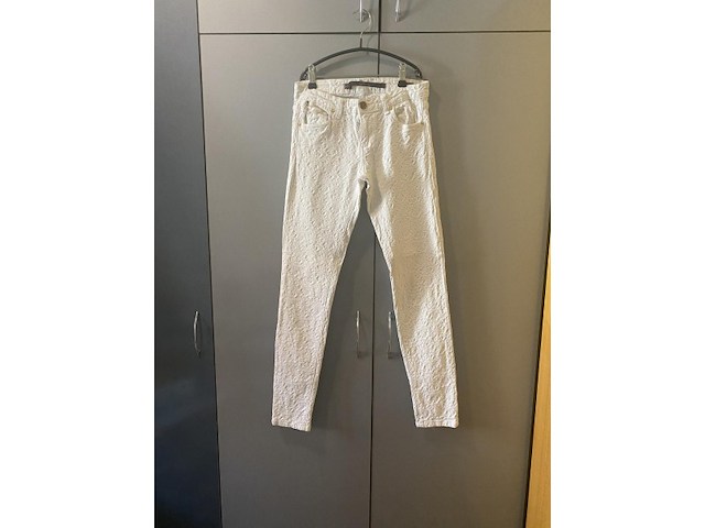 Zara pantalone vel.34