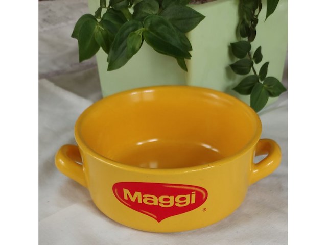 Mala Maggi serpica ( keramika)