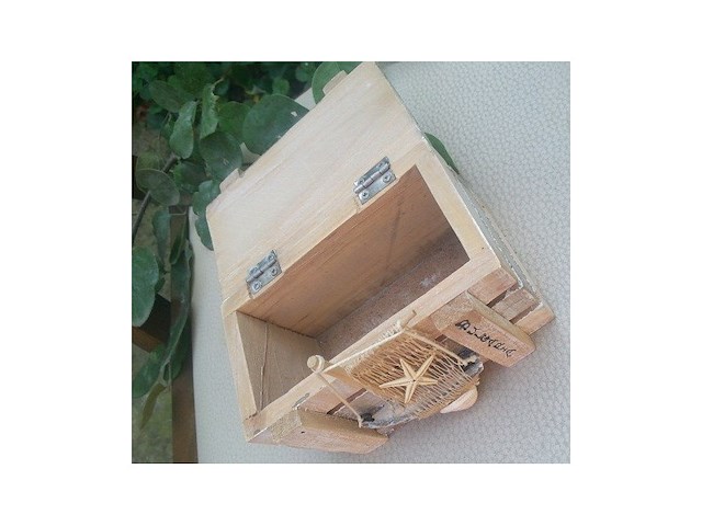 Prekrasna drvena kutijica 12x8x8 cm