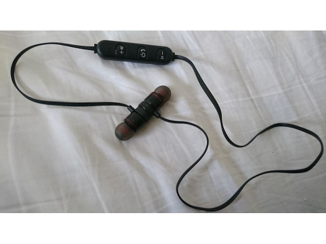 Bluetooth slušalice spojene međusobno kablom