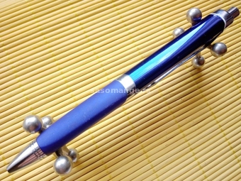 Plava trouglasta metalna hemijska olovka Adler