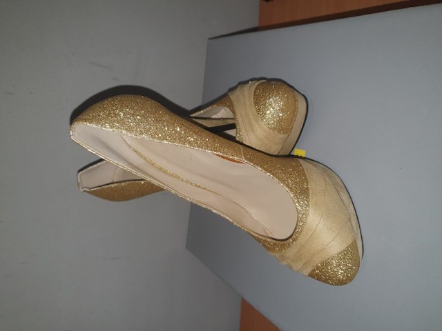zlatne cipelice