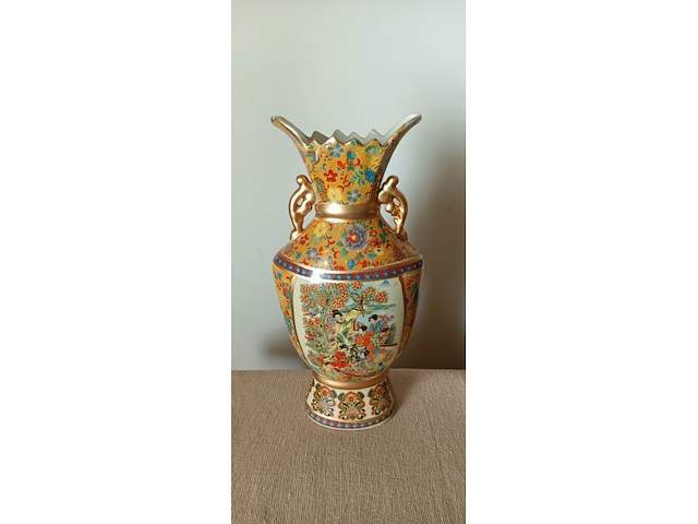Vaza Kineska od Porcelana Ručno Bojena iz 1960-ih