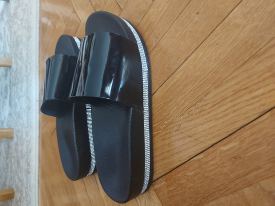 Crne papuče - potpuno nove