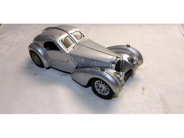 Burago Bugatti Atlantic 1936 silver 1:24,ocuvan
