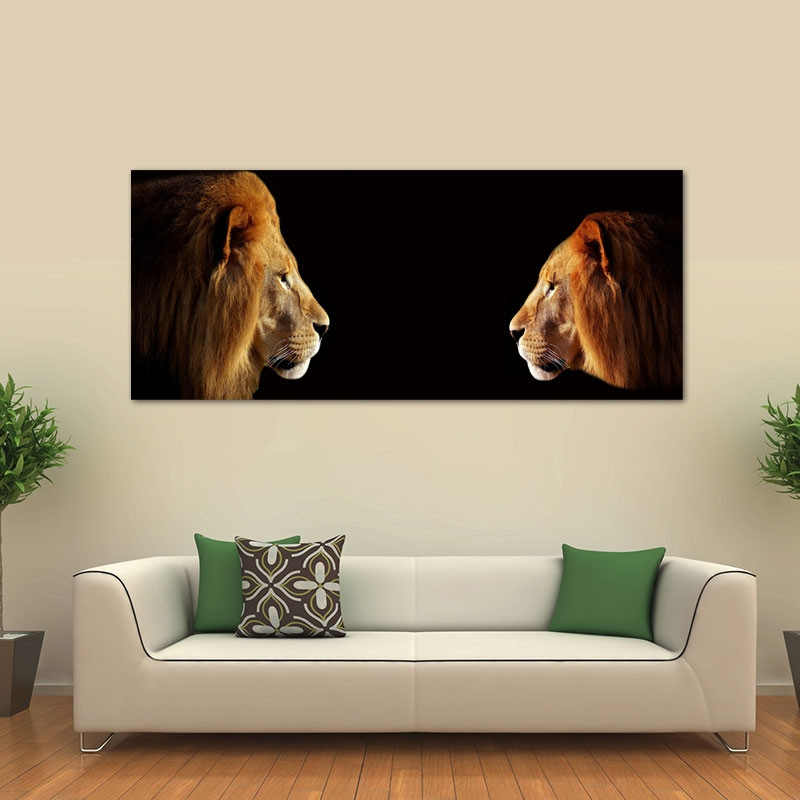 Lav I Lavica Na Crnoj Pozadini
Lav i lavica na crnoj pozadini