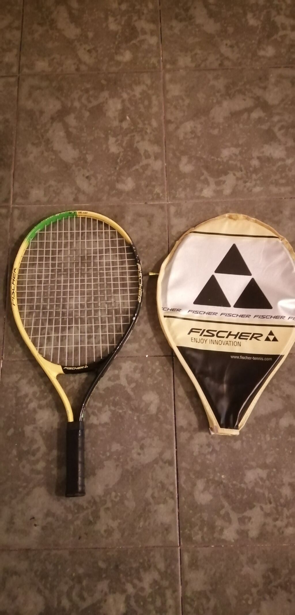 Reket za tenis dečiji. Marka Fisher, sa futrolom. Veoma dobro očuvan