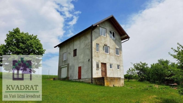 Nedovršena kuća 200 m², 50 ari, Ub, Tulari – 60 000 €