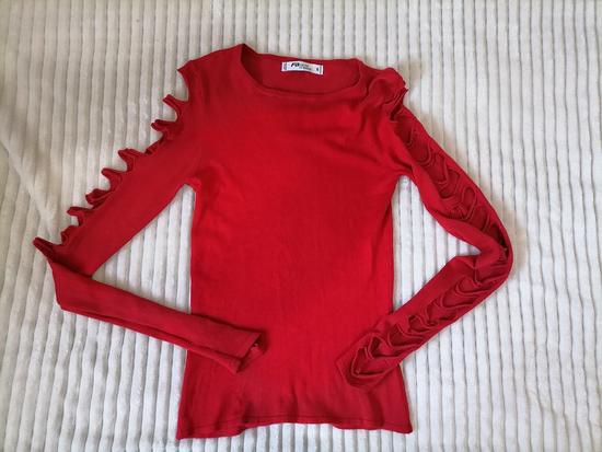 Crveni dzemper-majica sa kul rukavima