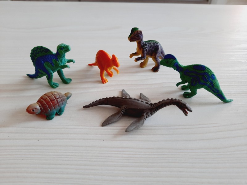 BEBE DINOSAURUSI LOT