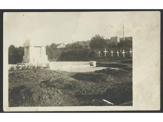 nis - spomenik herojima  - vojno groblje