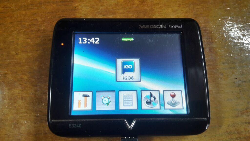 MEDION GoPal E3240 navigator 8.89 cm (3.5") Touchscreen Fixed Black