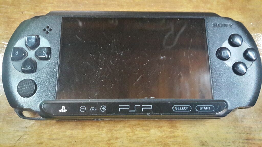 Sony PSP E-1004 Proizvodac : Sony Model : Street PSP-E1004