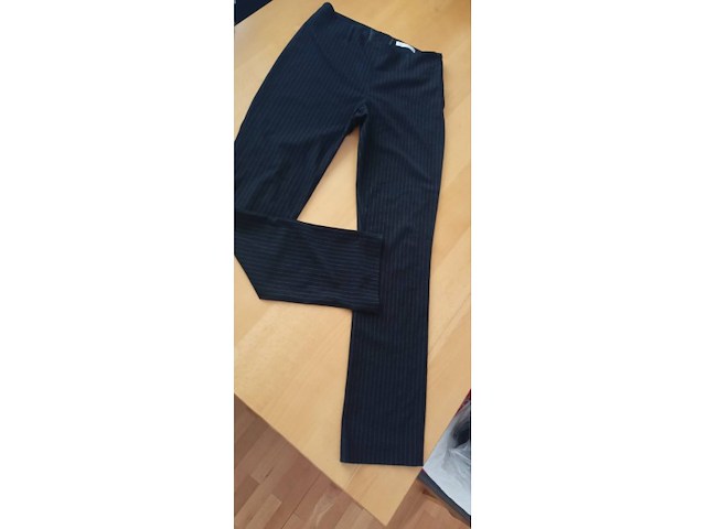 pantalone crne boje vel.36/38..kao nove..tegljive