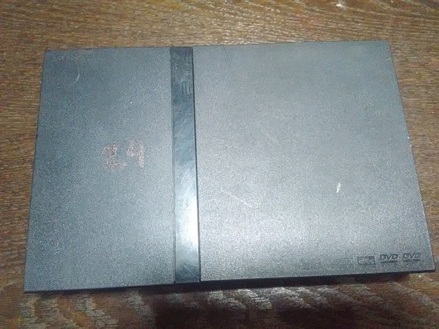 playstation 2 ispravna ko sa slika i u opisu predmeta