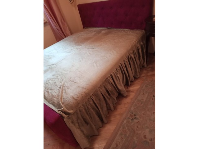 Prekrivač za bračni krevet od pliša